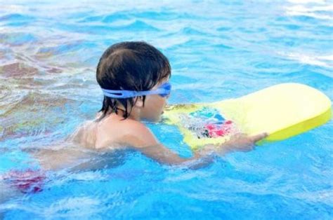 Comment surmonter la peur de l eau pour apprendre à nager en tant qu