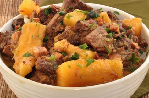 Costela mandioca na panela de pressão é a receita da vovó