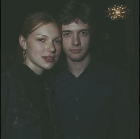 Laura Prepon And Topher Grace That 70s Show Eric That 70s Show That 70s Show Characters