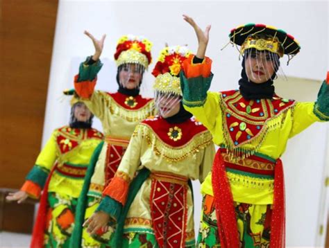 Lengkap 16 Tari Tradisional Betawi Sejarah Fungsi Dan Gerakan