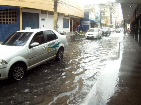 G1 Chuva de 42 milímetros alaga ruas de Fortaleza nesta segunda feira