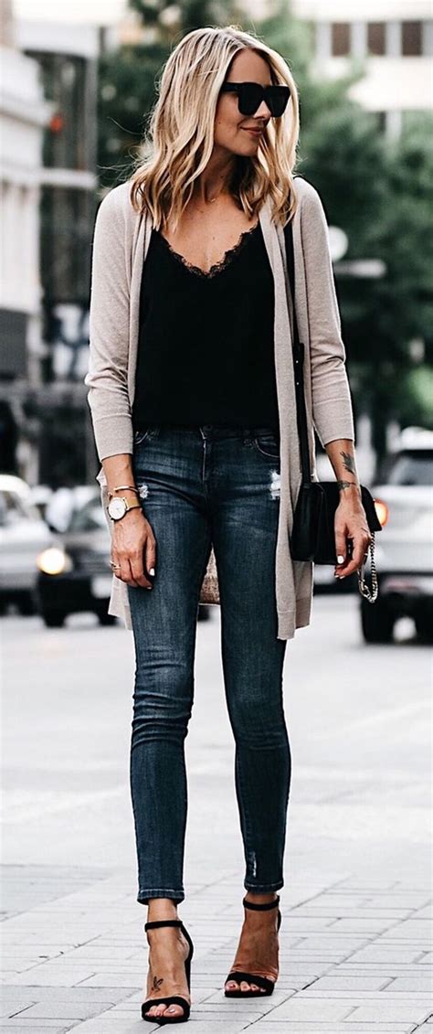 40 Trendy Work Outfits For Business Women Office Salt