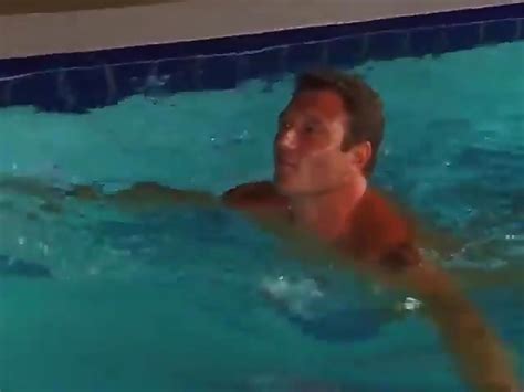 Une Double Au Bord De La Piscine Pornodrome Tv