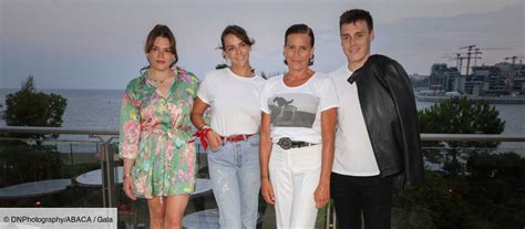 PHOTOS Stéphanie de Monaco radieuse elle prend la pose avec ses