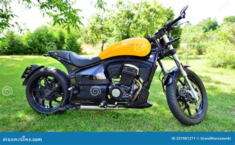 The Junak M15 Motorcycle Is A Combination Of The Classic Cruiser Line