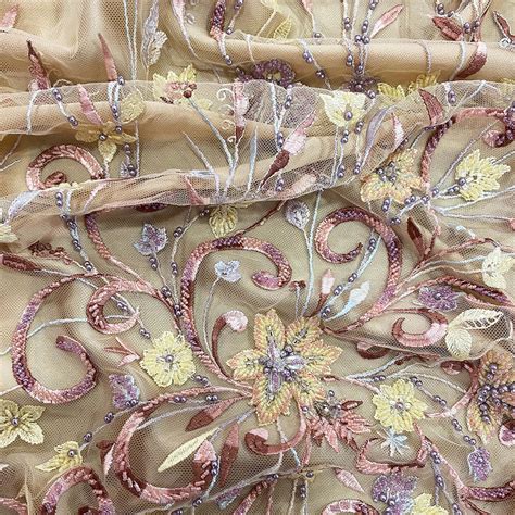 Tissu tulle brodé perlé fines tiges florales cuivre et jaune Tissus