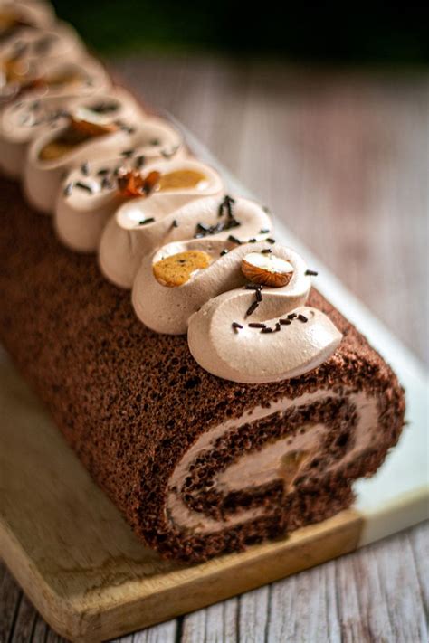 Bûche roulée chocolat et praliné noisette Surprises et Gourmandises