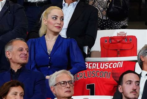 Il Ritorno In Pubblico Di Marta Fascina La Vedova Di Berlusconi Allo
