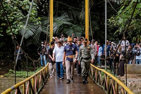 Menparekraf Apresiasi Desa Wisata Air Terjun Moramo Sultra Kembangkan