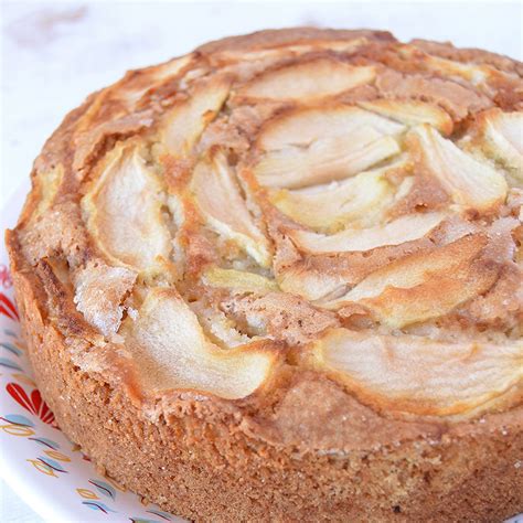 Torta matera de manzana y ciruela increíblemente húmeda y lista en
