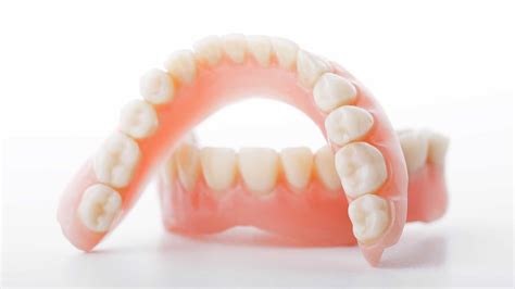 Instruções para quem usa prótese removível Clínica Synergia Campinas