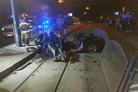 Nocny Wypadek Na Rondzie W Bydgoszczy Kabriolet Roztrzaskany
