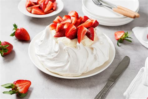 La Recette De La Pavlova Aux Fraises De Laurent Mariotte Marie Claire