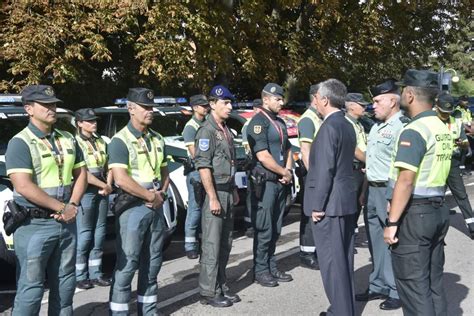 El Director General De La Guardia Civil Leonardo Marcos Felicita