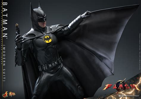 The Flash Michael Keaton Batman Figure By Hot Toys The Toyark News