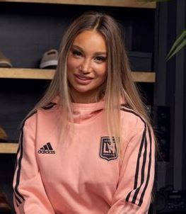 Monika Fox Photos Wiki Bio Age Net Worth Boyfriend And Weight