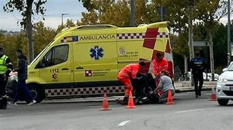 Una Motorista Herida Tras Caerse En La Rotonda De Beatriz De Suabia