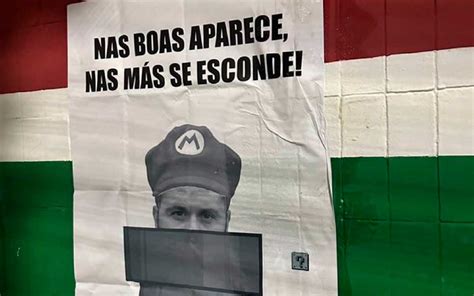 Torcedores Do Fluminense Colam Cartazes Nos Muros Das Laranjeiras Em