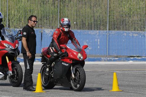Imparare A Guidare Una Moto