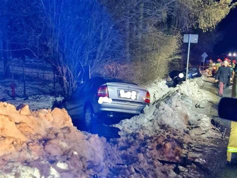 Poważny wypadek na trasie Wolbrom Miechów Cztery osoby ranne FOTO