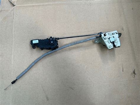 Zamek dociąg klapy tył Mercedes W212 Kombi 13844014242 oficjalne