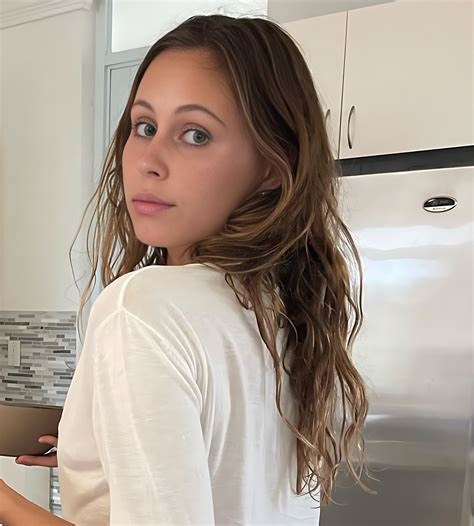 Stella Barey Actor Age Wiki Biography Ethnicity Photos Husband And More
