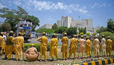 PDM Abruptly Ends Protest Against Supreme Court