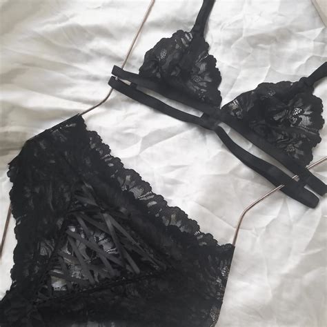 Conjunto lacradora calcinha renda e cetim sutiã lacradora preta