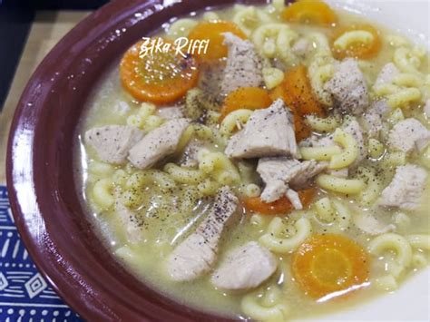 Soupe de pâtes coquillettes spaghettis ou pennes à la sauce blanche