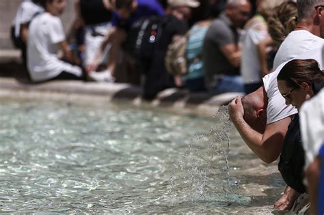 Caldo record in Italia oggi 5 città da bollino rosso ma da martedì