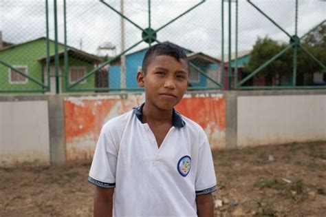 Los niños venezolanos que cruzan diariamente la peligrosa frontera con