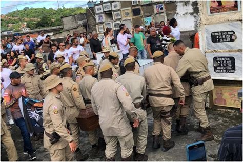 Corpo de soldado da PM morto ao voltar de enterro de colega é sepultado