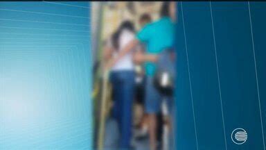 PITV 2ª Edição Homem é espancado por passageiros de ônibus ao tentar