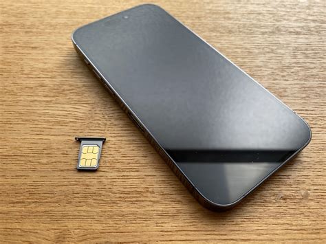 iPhone15やiPhone 15 ProはeSIM デュアルSIM対応で複数回線OK アプリポ