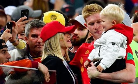 Iti Vine Sa Crezi Ca E Insarcinata Sotia Unui Fotbalist Celebru In