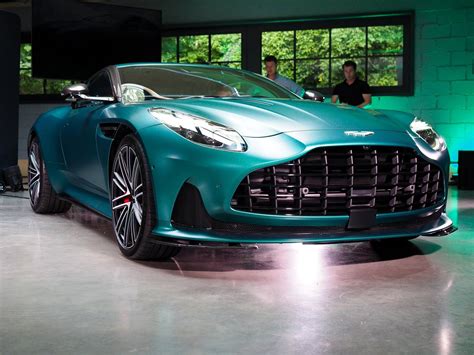 Aston Martin DB12 Pierwszy na świecie Super Tourer debiutuje w