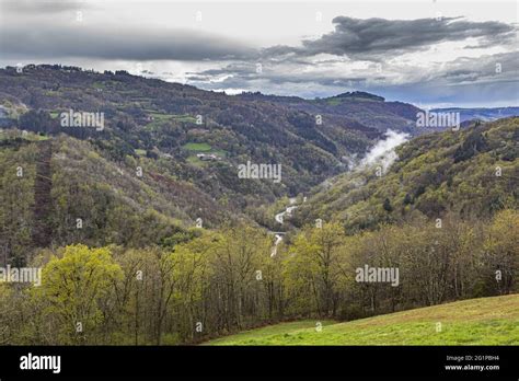 France Aveyron 12 Vall E Du Lot Vers Estaing Stock Photo Alamy