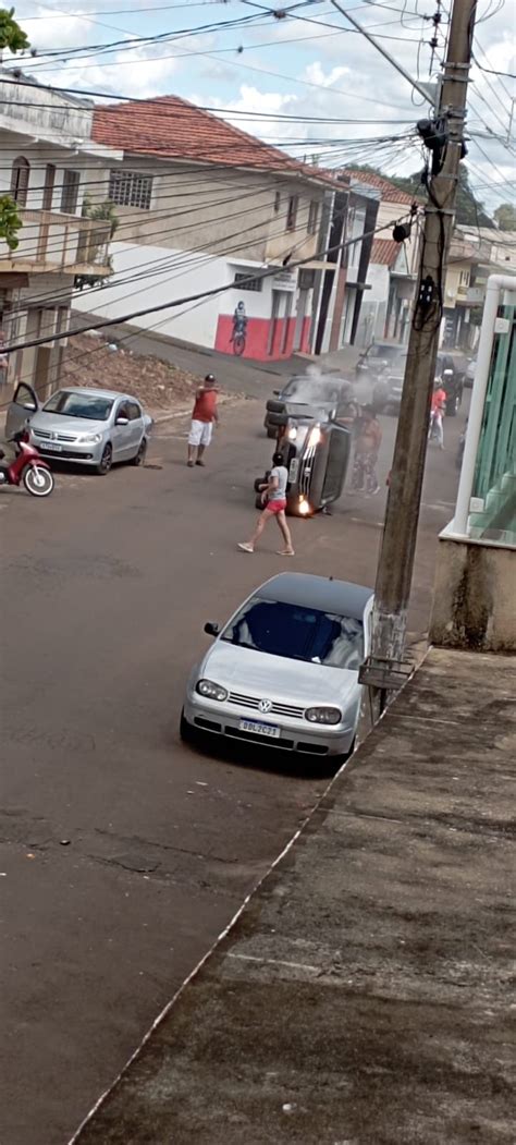 Plantão Os Cobras da Notícia Acidente capotamento no centro de Santo
