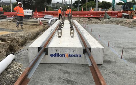 Solution de voie préfabriquée pour une installation rapide de passages