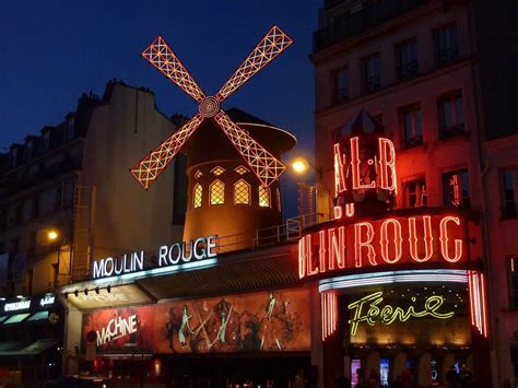 El Moulin Rouge el cabaret más famoso de París