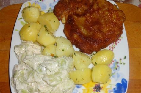 Kotlet Schabowy Z M Odymi Ziemniakami I Mizeri Z Og Rka