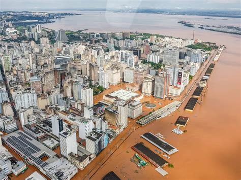 Gua Ba Rio Ou Lago Em Enchente Hist Rica Defini O Sobre Curso D