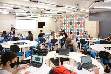 Novo ensino médio entre oportunidades e descasos
