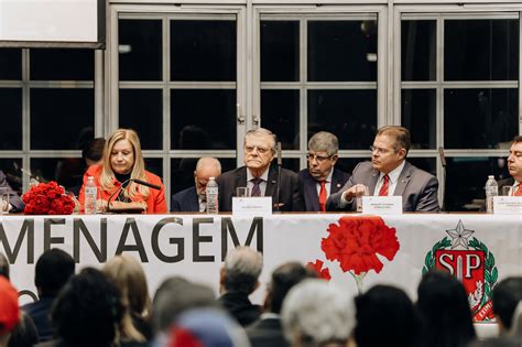 Ato solene na Alesp celebra 49 aniversário da Revolução dos Cravos