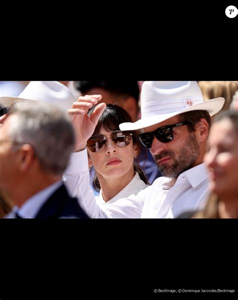 Nolwenn Leroy sublime et sexy combinaison ouverte à la poitrine et
