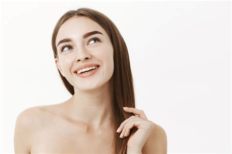 Femme Européenne Sensuelle Et Féminine Avec Une Peau Belle Et Saine