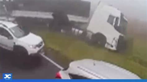 Vídeo mostra momento exato de engavetamento na BR 277 JC
