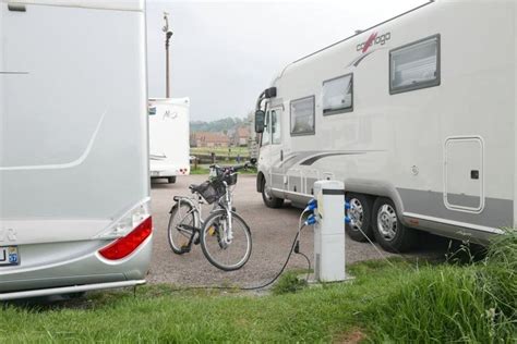 L électricité disponible dans un camping car et les raccords et prises