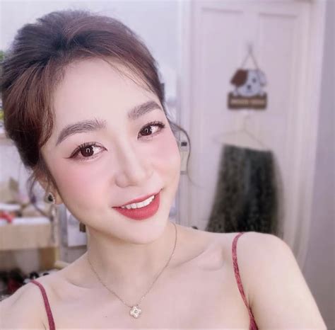 Hà Thanh Xuân lần đầu về Việt Nam sau khi chia tay Vua cá Koi