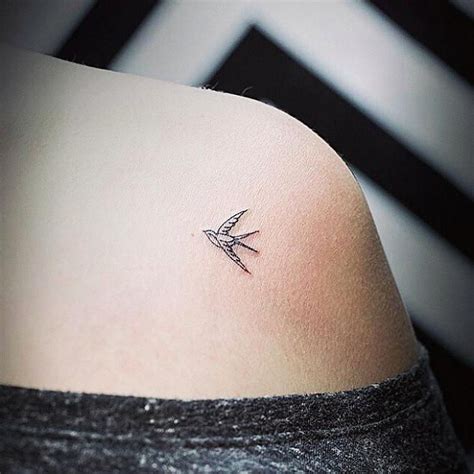 25 Tatuajes super pequeños y discretos que todas las chicas querrán